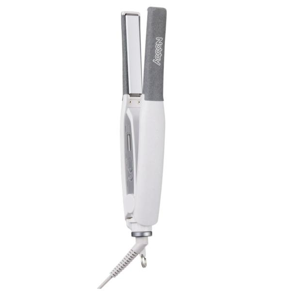 Nobby ノビー アレンジアイロン NBS501（ホワイト）は、プロ御用達ブランドNobbyのスタイリングアイロン。髪に優しいコーティングプレートで、なめらかな通り心地と均一な熱伝導を実現。ストレートはもちろん、ナチュラルなカールや毛先の...