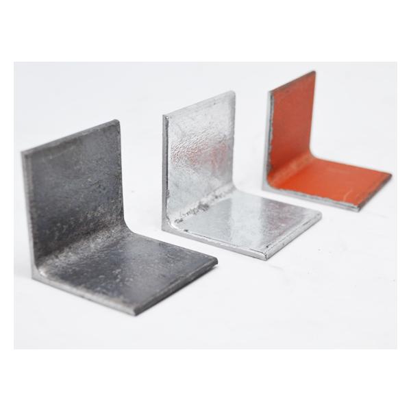 鉄　アングルピース（等辺L形材）、端材切り出しのため格安価格でのご案内です。棚の補強・耐震補強等や各種ＤＩＹや工作にご利用ください。油圧切のため、切断面がやや粗いです（軽くバリ取りしてのお届けとなります）※切断面のペンキ処理（補修）はありま...