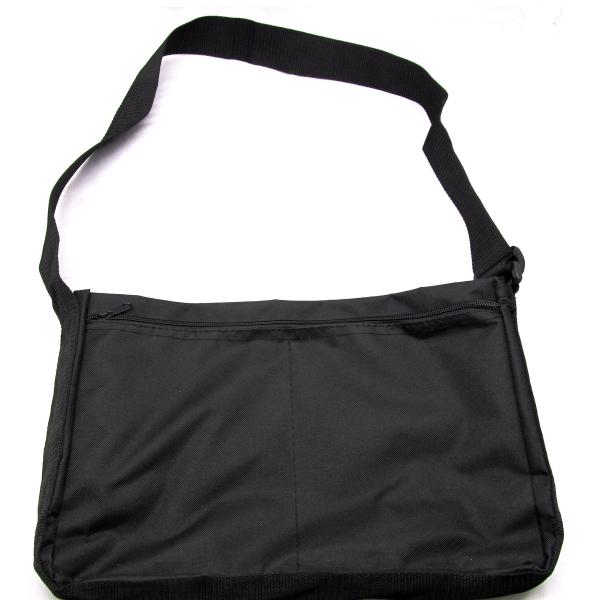 レビューを基に改良しました。金属製バックル採用、肩ベルトを延長。丈夫で使いやすい二重構造ナイロン製ポスティングバッグ。　金属バックルにして、マチの部分をぐるりと一周50ミリの幅広ベルトが回っているので、重いものにもしっかり耐える構造です。　...