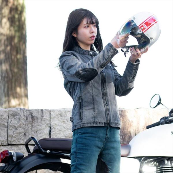 ウォッシュ加工を施したヴィンテージな風合いのコットンと、牛の中でも頑丈なバッファロー革を使用したコンビジャケット。肘の牛革はデザインのアクセントだけでなく、転倒時の備えにも。カラーごとに異なるインナーもこだわりポイント。天然素材・コットンを...