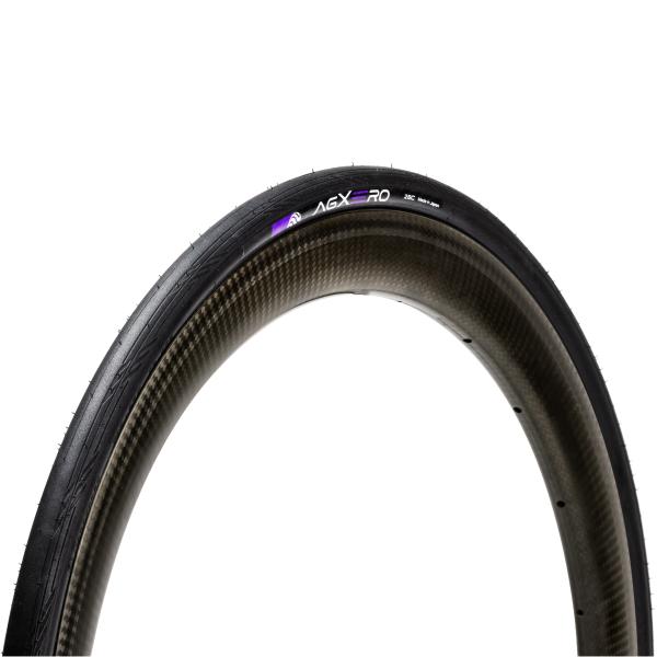 コンパウンドの最適化と新トレッドパターンの融合によって、Panaracer AGILESTの低い転がり抵抗と高いグリップ力を維持したまま耐貫通パンク強度を向上させた新フラッグシップモデル。耐貫通パンク強度6%以上(※)向上！※Panarac...