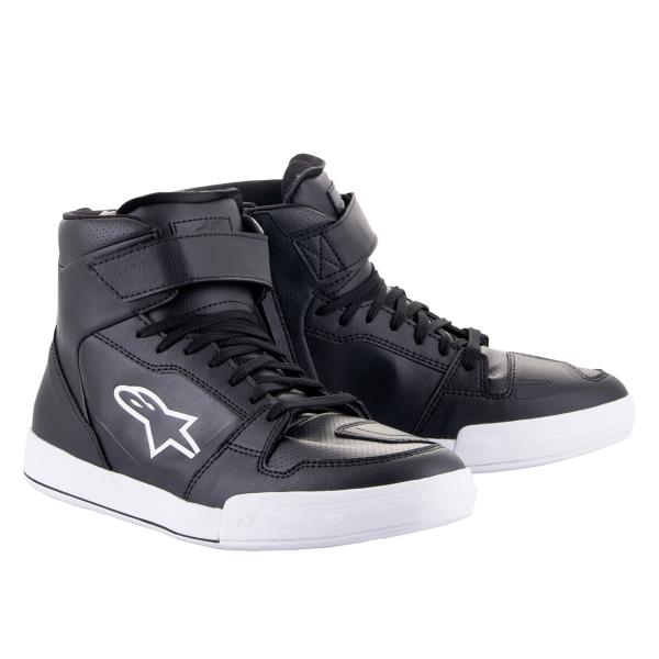 クラシックバッシュにインスパイア。　AXIOM SHOE ASIA 　アクショム シュース゛　日本人向けに開発、幅広甲高に設計されたアジアフィットモデル。■主な特徴 ・内側ファスナーとベルクロで簡単に脱ぎ履き可能。・クラシックバッシュな見た...