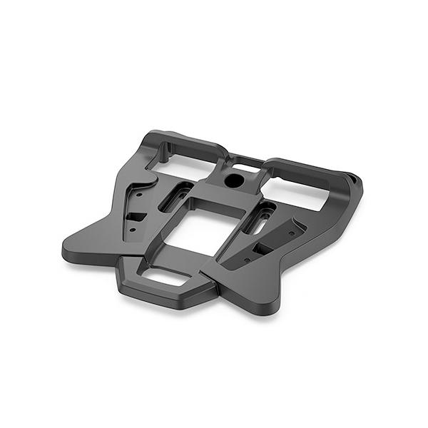 トップケースを装着する為に、別売りのリアキャリアベースに装着するプレートキットリアキャリアベースと組み合わせることで、ユーロトップケースを直接装着できます。■材質：アルミダイキャスト■最大積載量通常荷物：5kg　　（ユーロトップケース使用時...