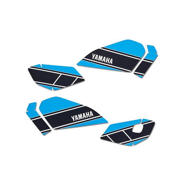 4月下旬以降入荷予定 TENERE700 の外装デザインを活かしラリーらしさを強めたグラフィックキットYAMAHA ロゴが入ったデザインで特別感を演出し外装色に合わせた 3 色展開‘25 年モデル以降対応商品の詳細な情報については、メーカー...