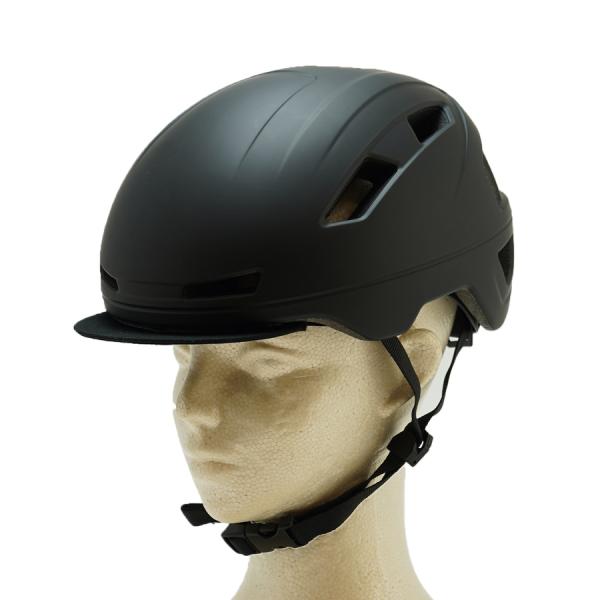 ソフトバイザー付きのジュニアアーバンモデルヘルメット。●軽量インモールド成形●着脱可能なバイザー付き●サイズ調整が簡単なアジャスター機能●後方反射付き●安全製品協会認定 SGマーク付き※デザイン・仕様などは予告なく変更・改良することがありま...