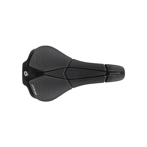 プロロゴのショートノーズサドルに新しく加わったのが、この「SCRATCH M5」。同じショートノーズモデルの「DIMENSION」がセミラウンド形状（一部例外アリ）なのに対し、この「SCRATCH」はラウンド形状であり、ライダーのニーズに合...