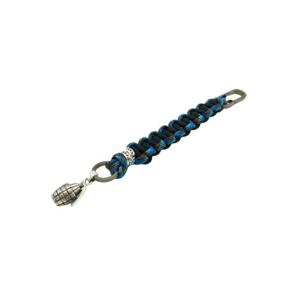 シルバー925とチタン（リング部分）を使用したパラコードアクセサリー。ピンや本体のつくりが非常に精巧。シルバー925のペンダントトップを使用し、リング部分は軽く丈夫なチタン製のクリップとリングを採用しました。キーホルダーなど。その使い方はオ...