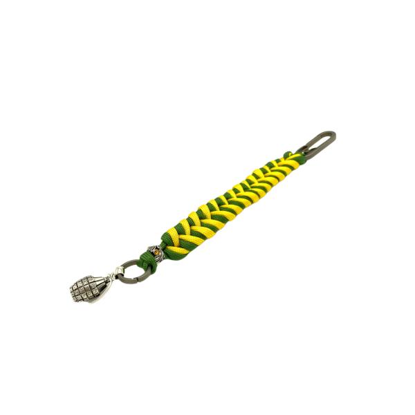 シルバー925とチタン（リング部分）を使用したパラコードアクセサリー。ピンや本体のつくりが非常に精巧。シルバー925のペンダントトップを使用し、リング部分は軽く丈夫なチタン製のクリップとリングを採用しました。キーホルダーなど。その使い方はオ...