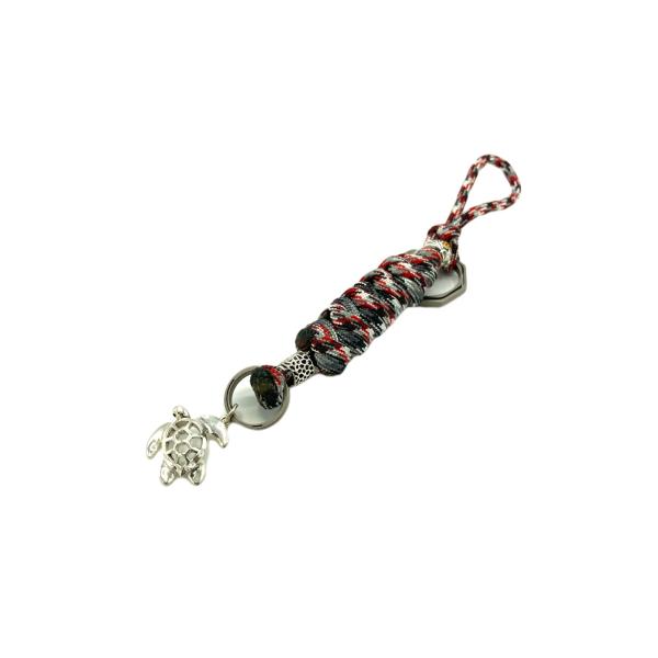 シルバー925とチタン（リング部分）を使用したパラコードアクセサリー。キーホルダーとして。ダイビングのBCDにつけるアクセサリーとして。その使い方はオーナー次第。【サイズ】全長 約18cmカメ（シルバー925）約2.2cm