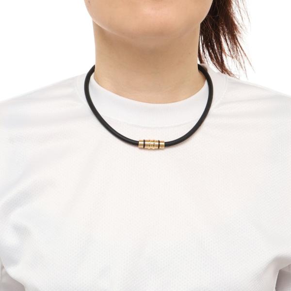 ●スタイリッシュでハイパワーな磁気ネックレス。●磁力が血行改善、コリをほぐします。●採用している磁石は160mTx8個。従来のシリコンネックレスより磁力のスペックを上げることでより効果が期待できます。●ジョイント部分はフロントにあり、脱着が...