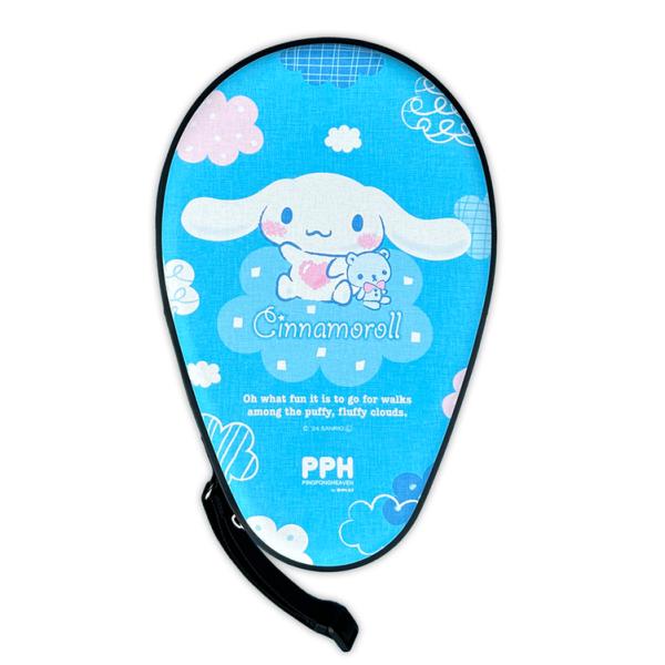 サンリオの人気キャラクター「シナモロール」とのコラボ商品の卓球用ハードタイプラケットケース●サイズ　30cm×19cm●素材　表生地／ポリウレタン　裏生地／ポリエステル●生産国　中国