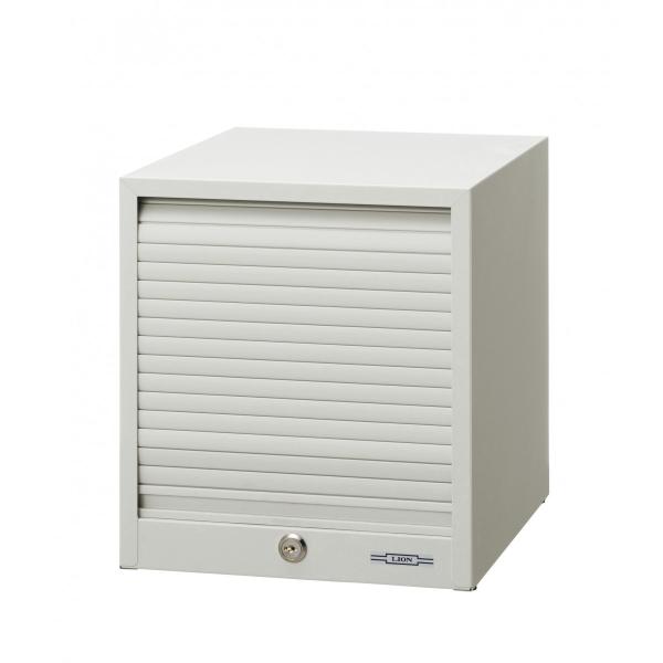 重要書類をトレーで分類しながら、使い終わったらシャッターで施錠もOK。＜仕様＞●品名：レターケース●製品寸法：W 277 × D 373 × H 293 mm●製品質量：4600g●引出し：A4判縦・浅型5段・再生ポリスチレン樹脂製（透明）...