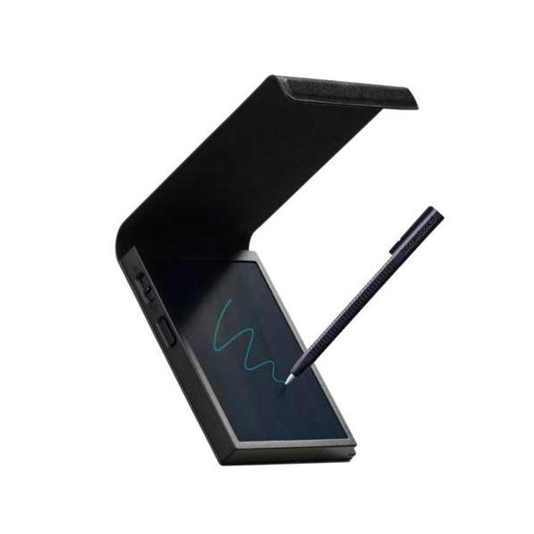 「何度も書いて、すぐに消せる。」累計販売台数120万台突破の電子メモパッドシリーズ「ブギーボード」に、カバー付きモデルが新登場！持ち運びたくなる上質な風合いとサイズ感。●外形寸法：約76（W）×13（D）×100（H）mm●画面サイズ：約4...