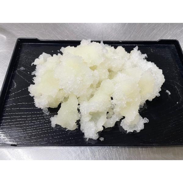 加工段階で、厚切りの商品も合わせて製造されます。厚切りは、通常のみずみずしさに加え噛み応えのあるコリコリとした食感をお楽しみいただけます。 訳あり価格として販売いたしますので、お買い得にお試しいただけます。弊社のさらしクジラ（おばいけ）は、...