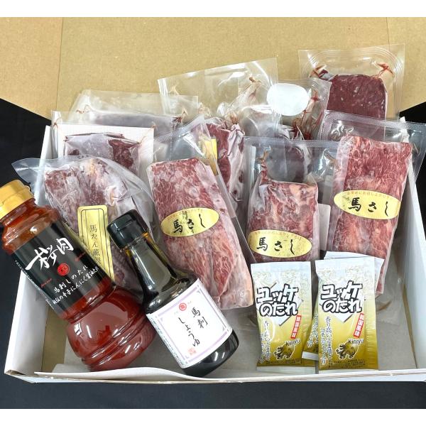 天馬厳選の特上馬刺しギフト1.上霜降り馬刺し　大トロ馬刺し！上質な霜降り馬刺したっぷり400ｇ入りこれだけで8人前2.特選馬刺しヒレ　赤身の王様ヒレ肉　柔らかい肉で旨味も豊富　こちらもたっぷり300ｇ6人前3.会津馬刺しロース　名産地会津の...