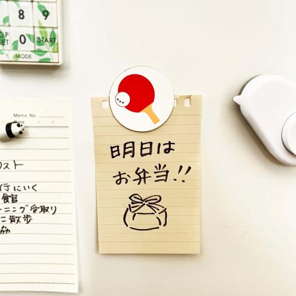 〜商品仕様〜サイズ　直径　約４センチ卓球柄　１個ミニタイプなので、マグネットの磁力は強くないです。〜商品説明〜シンプルで可愛いミニマグネット卓球柄を入れたミニミニタイプのマグネットを作成しました。使用しないときは、インテリア効果も抜群で、見...