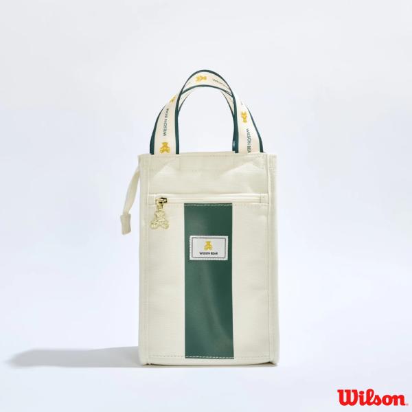 人気のONE BEARシリーズのクーラーバッグが装い新たに登場。前面部にはベアのチャームがあしらわれたジッパー付のポケットがあり、小物の収納に最適。サイドにもポケットを用意し小物を一緒に持ち運ぶことが出来る。サイズ：11x18x27cm機能...