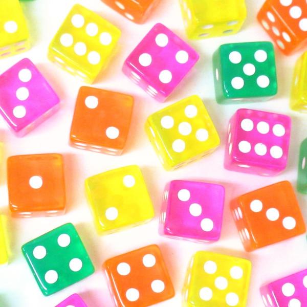 ●本体サイズ：1.5×1.5×1.5cm●重量：375g●パッケージタイプ：PP袋入り●製品素材：PS●生産地：中国キラキラ綺麗♪人気の宝石すくい・“クラッシュアイス”です！！お部屋のインテリアとしてお使いいただけます♪景品・宝石すくいとし...