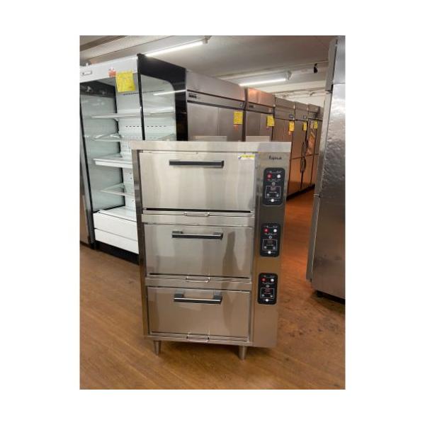 商品名：電気自動炊飯器 寸法：W760×D725×H1280 メーカー：フジマック 型式：FERC18 年式：2020年製 電源：三相200V 50/60Hz共用 コンセントプラグ：あり 消費電力：19.5kW ガス種：- 付属品：写真の通...