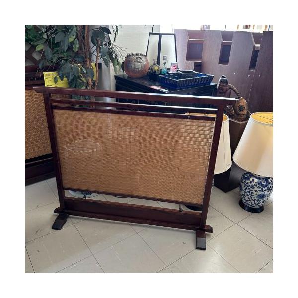 商品名：衝立 間仕切り すだれ 寸法：W1065×D270×H885 メーカー：不明 型式：不明 年式：不明 保証期間：なし ランク：B 特記事項：-  販売店：テンポス鈴鹿店（三重県鈴鹿市）からの配送です。