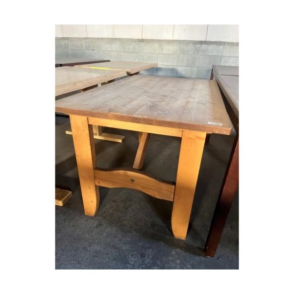 商品名：4人掛け木製テーブル 寸法：W1200×D750×H670 メーカー：不明 型式：不明 付属品：写真の通り 説明書：なし 保証期間：なし ランク：C 特記事項：打痕や傷・汚れがります。  販売店：テンポス小倉店（福岡県北九州市）から...