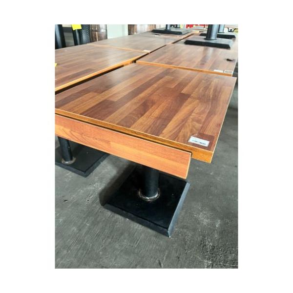 商品名：2人掛けテーブル(引出し付き・1ポール) 寸法：W600×D700×H720 メーカー：不明 型式：不明 年式：不明 付属品：写真の通り 説明書：なし 保証期間：なし ランク：C 特記事項：打痕や傷・汚れがります。  販売店：テンポ...