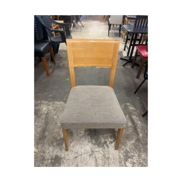 商品名：洋風イス 張地布グレー 寸法：W470×D550×H830 座面高さ：450 付属品：写真の通り 説明書：写真の通り 保証期間：なし ランク：B 特記事項：-  販売店：テンポス名古屋西店（愛知県名古屋市）からの配送です。