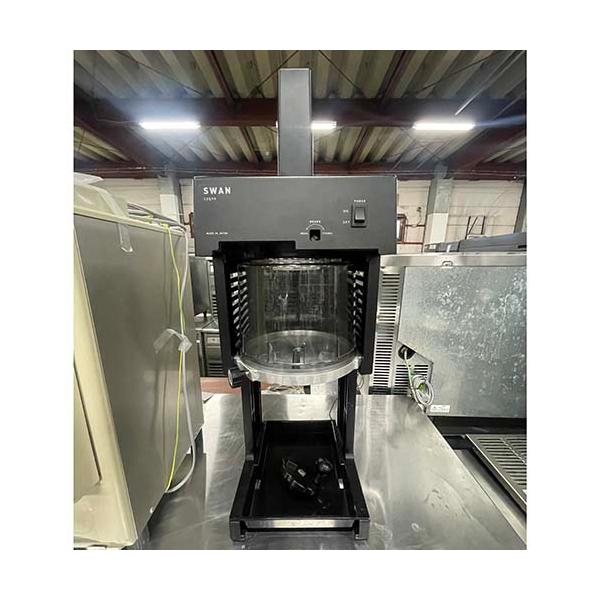 商品名：スワン氷削機 寸法：W297×D390×H870 メーカー：池永鉄工 型式：SI-150C 年式：2018年製 電源：単相100V 50/60Hz共用 コンセントプラグ：あり ガス種： 付属品：写真の通り 説明書：写真の通り 保証期...