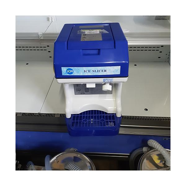 商品名：アイスクリームマシン 寸法：W300×D400×H440 メーカー：ジェーシーエム 型式：JCM-IS-TO 電源：単相100V 50/60Hz共用 コンセントプラグ：あり 消費電力：200/180W ガス種：- 付属品：写真の通り...