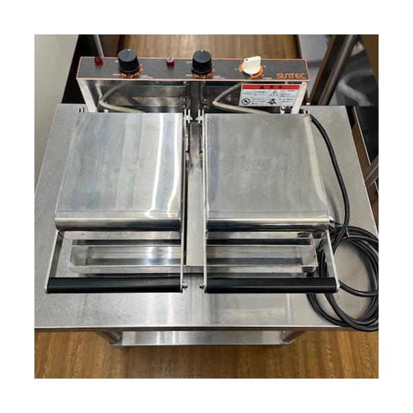 商品名：ホットサンドメーカー 寸法：W370×D385×H175 メーカー：サンテックコーポレーション 型式：SHS-2 年式：2022年製 電源：単相100V 50/60Hz共用 コンセントプラグ：あり ガス種： 付属品：写真の通り 説明...