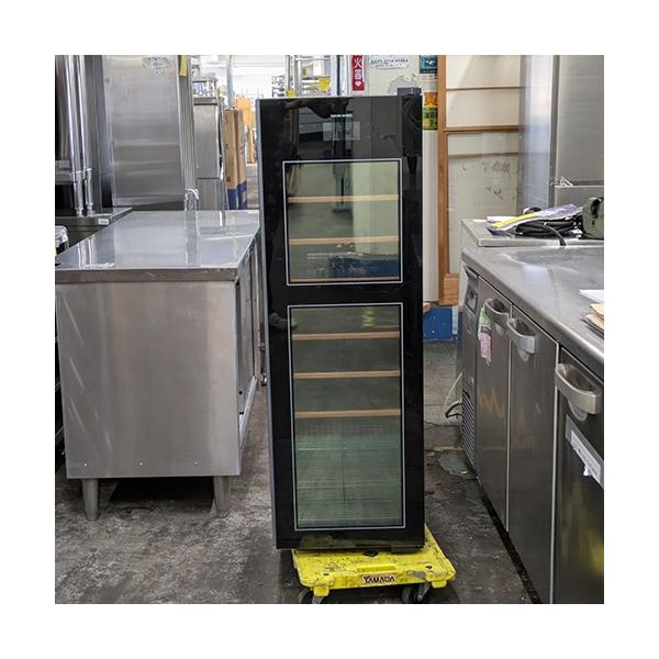 商品名：ワインセラー 寸法：W390×D530×H1165 メーカー：さくら製作所 型式：SA38 年式：2021年製 電源：単相100V 50/60Hz共用 コンセントプラグ：あり 消費電力：45/45Wx2 内容積：104L ガス種： ...