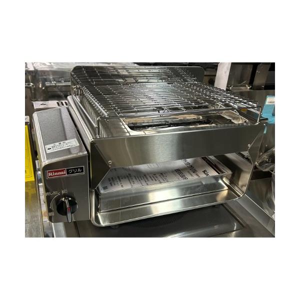 商品名：下火式ガス赤外線グリラー 寸法：W447×D290×H242 メーカー：リンナイ(Rinnai) 型式：RGS-2S 年式：2021年製 ガス種：LPG(プロパンガス)※ガス機器の接続は最寄りの専門業者へご依頼下さい。 保証期間：納...