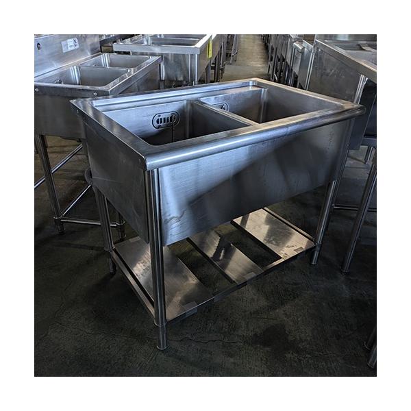 商品名：二槽シンク 寸法：W900×D600×H800 付属品：写真の通り 説明書：写真の通り 保証期間：なし ランク：B 特記事項：-  販売店：テンポス川口厨房機器専門館（埼玉県川口市）からの配送です。