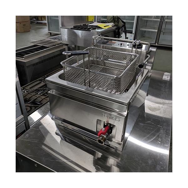 商品名：電気卓上フライヤー 寸法：W350×D450×H250 メーカー：タニコー 型式：TEFC-3545 年式：2023年製 電源：単相200V 50/60Hz共用 コンセントプラグ：あり 消費電力：3.0kW ガス種： 付属品：写真の...