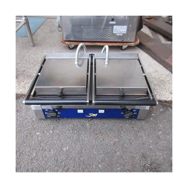 商品名：パニーニトースター 寸法：W520×D370×H180 メーカー：SIRMAN 型式：P2/R 年式：2019年製 電源：単相200V 50/60Hz共用 コンセントプラグ：あり 消費電力：2600W ガス種： 重量：28kg 付属...