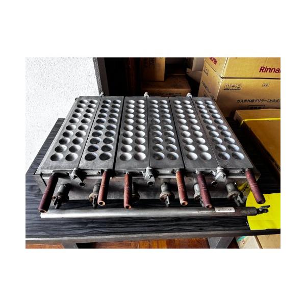商品名：たこ焼き器(30個) 寸法：W750×D700×H200 メーカー：不明 型式：不明 年式：不明 ガス種：LPG(プロパンガス)※ガス機器の接続は最寄りの専門業者へご依頼下さい。 ガス消費量：不明 保証期間：なし ランク：B 特記事...