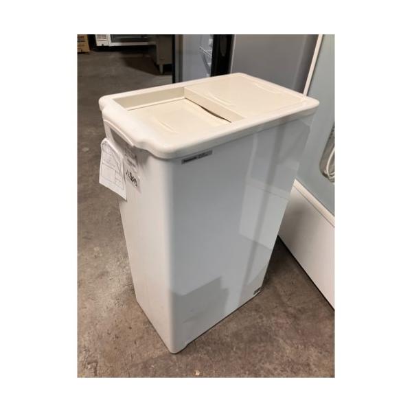 商品名：冷凍ストッカー 寸法：W330×D550×H870 メーカー：パナソニック(Panasonic) 型式：SCR-S45 年式：2018年製 電源：単相100V 50/60Hz共用 コンセントプラグ：あり 内容積：43L 重量：22k...