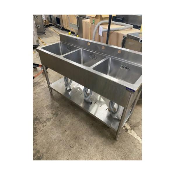 商品名：三槽シンク 寸法：W1300×D450×H800 保証期間：なし ランク：B 特記事項：キズ/汚れあり  販売店：テンポス郡山店（福島県郡山市）からの配送です。