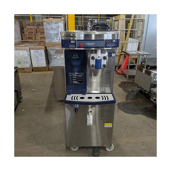 商品名：ソフトクリームフリーザー 寸法：W527×D877×H1519 メーカー：日世 型式：NAB-3400WE 年式：2020年製 電源：三相200V 50/60Hz共用 コンセントプラグ：あり 消費電力：2.7kW ガス種： 保証期間...