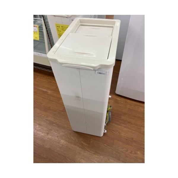 商品名：冷凍ストッカー 寸法：W318×D531×H865 メーカー：パナソニック(Panasonic) 型式：SCR-CDS45 年式：2023年製 電源：単相100V 50/60Hz共用 コンセントプラグ：あり 消費電力：61/64W ...