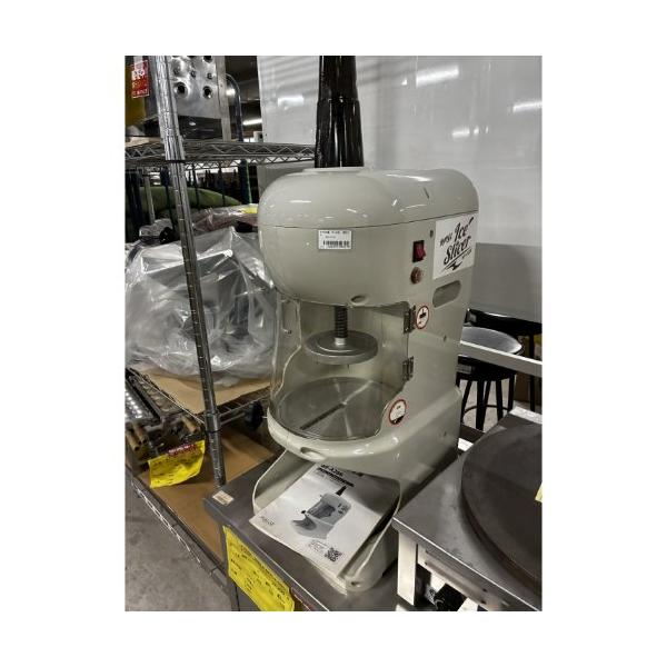 商品名：かき氷機 寸法：W420×D320×H880 型式：WF-A288 電源：単相100V 50/60Hz共用 コンセントプラグ：あり ガス種： 保証期間：なし ランク：B 特記事項：保証なし  販売店：テンポス西宮店（兵庫県西宮市）か...