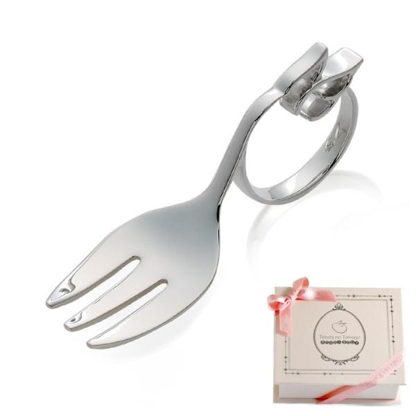 ベビーギフトにおすすめしたいシルバーのフォーク。オプションで文字入れが可能です！■商品詳細素材：シルバー925サイズ(mm)：全体：縦約58×横約18柄の部分：縦約25×横約27×厚み約3.5重量（g）：約10.0※若干の個体差がございます...