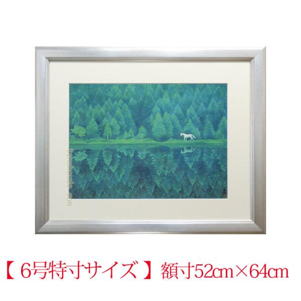 【画　題】緑響く※複製画※【解　説】自身がこよなく愛したモーツァルトが作曲したピアノ協奏曲のひとつを聴いた時に、東山魁夷画伯は 『 ゆっくりと歩む”白馬”のイメージ 』 を感じ取ったそうです。こちらの『緑響く』は、”白馬シリーズ”と呼ばれる...