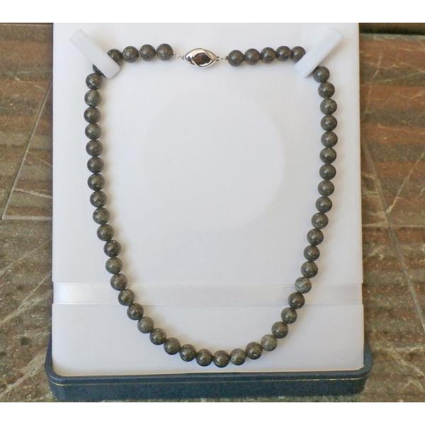 加工の難しい天照石を美しい玉状にしました　癒しの石を身に着けていることで浄化作用が期待できます超自然の圧力により形成された鉱石の美しさは小宇宙のようですひとつひとつ色や文様が違います天照石8mm珠　女性用ネックレス長さ；留め具を含め４５ｃｍ...