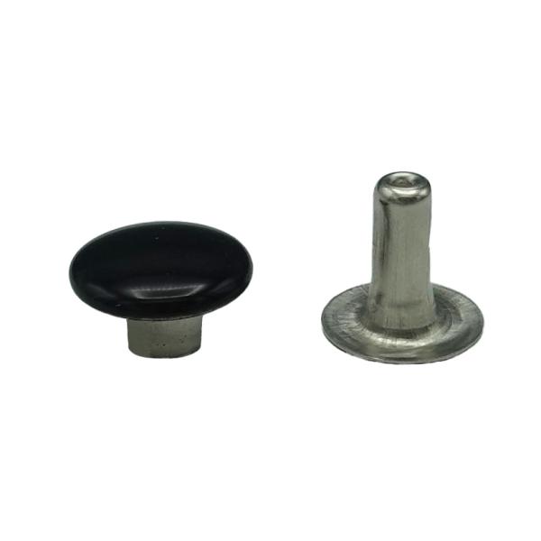 カバン、バッグ、ベルト等でよく使用されている商品です。主に縫製が出来ない場所の補強として使われています。足は平らで頭は皿頭になっています。専用の手打ち棒・皿台を使い、プラスチックハンマー等で叩いてカシメます。鉄製で安価品ですが、真鍮製に比べ...