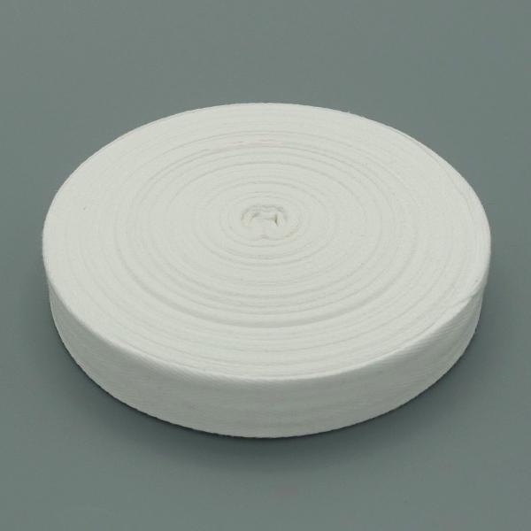 天然素材の綿を使った薄い綾織りテープになります。肌着や柔らかい衣類のくくり紐として使用されます。厚み：約０.４ｍｍ１８ｍｍ巾×３０ｍ巻カラー：白サイズはあくまでも目安であり、商品により多少の誤差が出ます。商品の仕様は予告なく変更する場合がご...