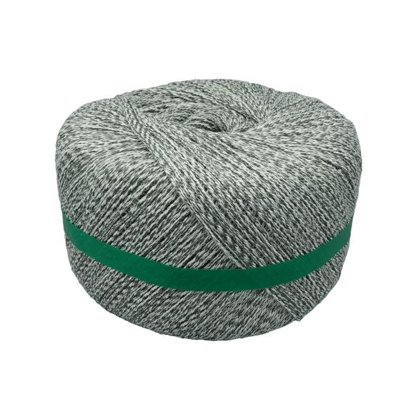 ポリエチレンとポリエステルの混撚ロープです。安価で強力なポリエチレンと柔らかく作業性のよいポリエステルと両方の長所を併せもったロープのため、多用途で使用されています。材質：ポリエステル+ポリエチレンカラー：グレーサイズ：３ｍｍ×約５００ｍサ...