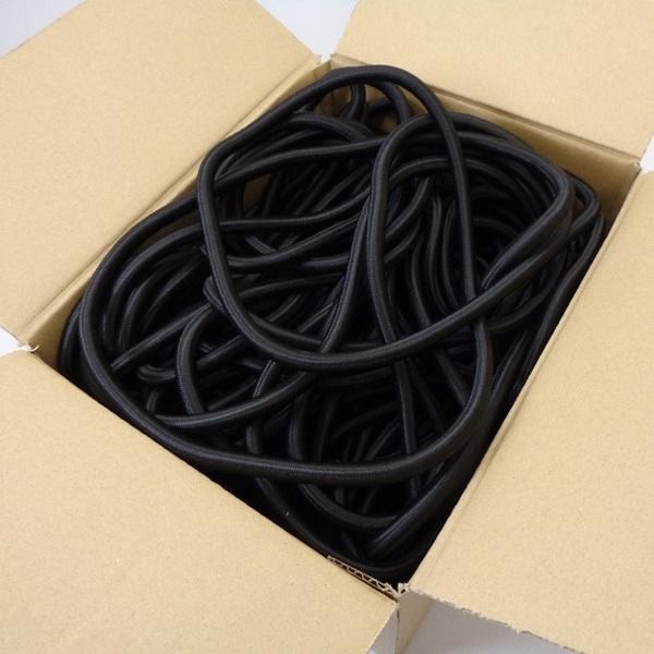 天然ゴムを芯として、周囲をポリエステルの繊維で包んだ丸ゴムです。繊維で包む事で耐久性、耐候性に優れたゴムとなっています。シートゴムのかわりとして、トラックシート用でもご使用可能です。その他、自転車やバイクの荷物の固定、様々な用途でお使い頂け...