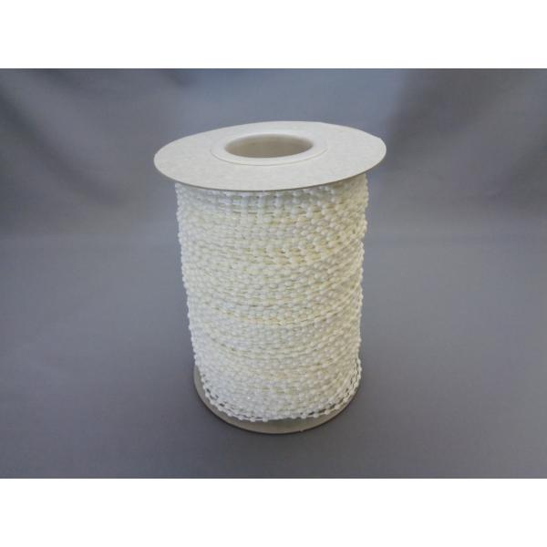 ポリエステル繊維の紐にプラスチックのボールを取り付けているため、柔軟性があり、折り曲げは自由自在で感触はソフトです。必要な長さに簡単にカットできます。主にブラインドの昇降チェーンとして使われています。サイズ：４．８ｍｍφ×２５０ｍ素材 材質...