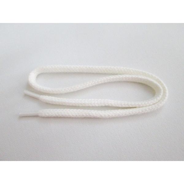 スピンドル紐の両端を、靴紐の先のようにセルロイドフィルムを巻いてカットしたもので、穴通しをしやすくしたり、ほつれ防止に役立ちます。紐の太さによって長さを揃えております。１００本／セット材質：スフサイズ：太さ：約３.５ｍｍ　長さ：約４０ｃｍカ...